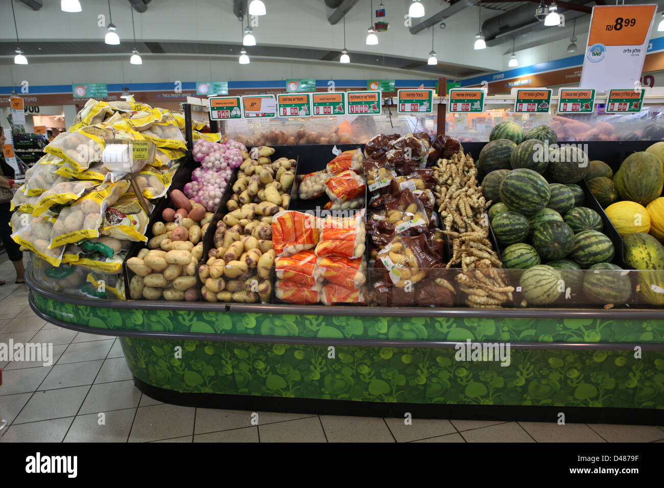 Supermarket Vegetable Aisle High Resolution Stock Photography and ...