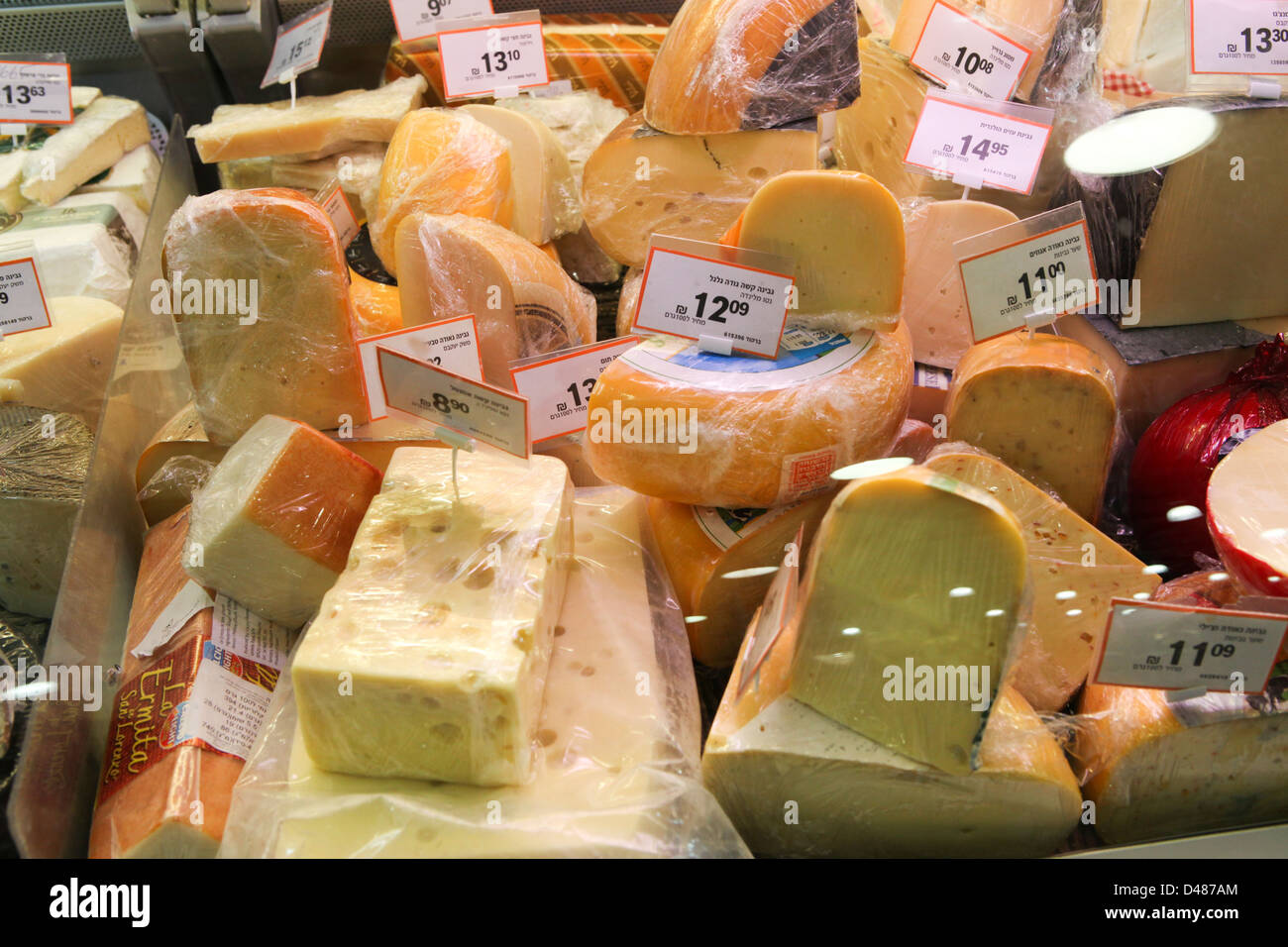 Shelf food in supermarket cheese hi-res stock photography and images ...