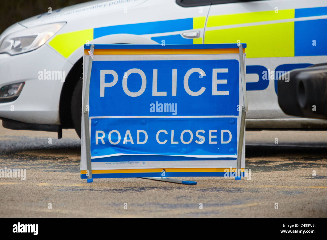 Motorway closed sign hi-res stock photography and images - Alamy