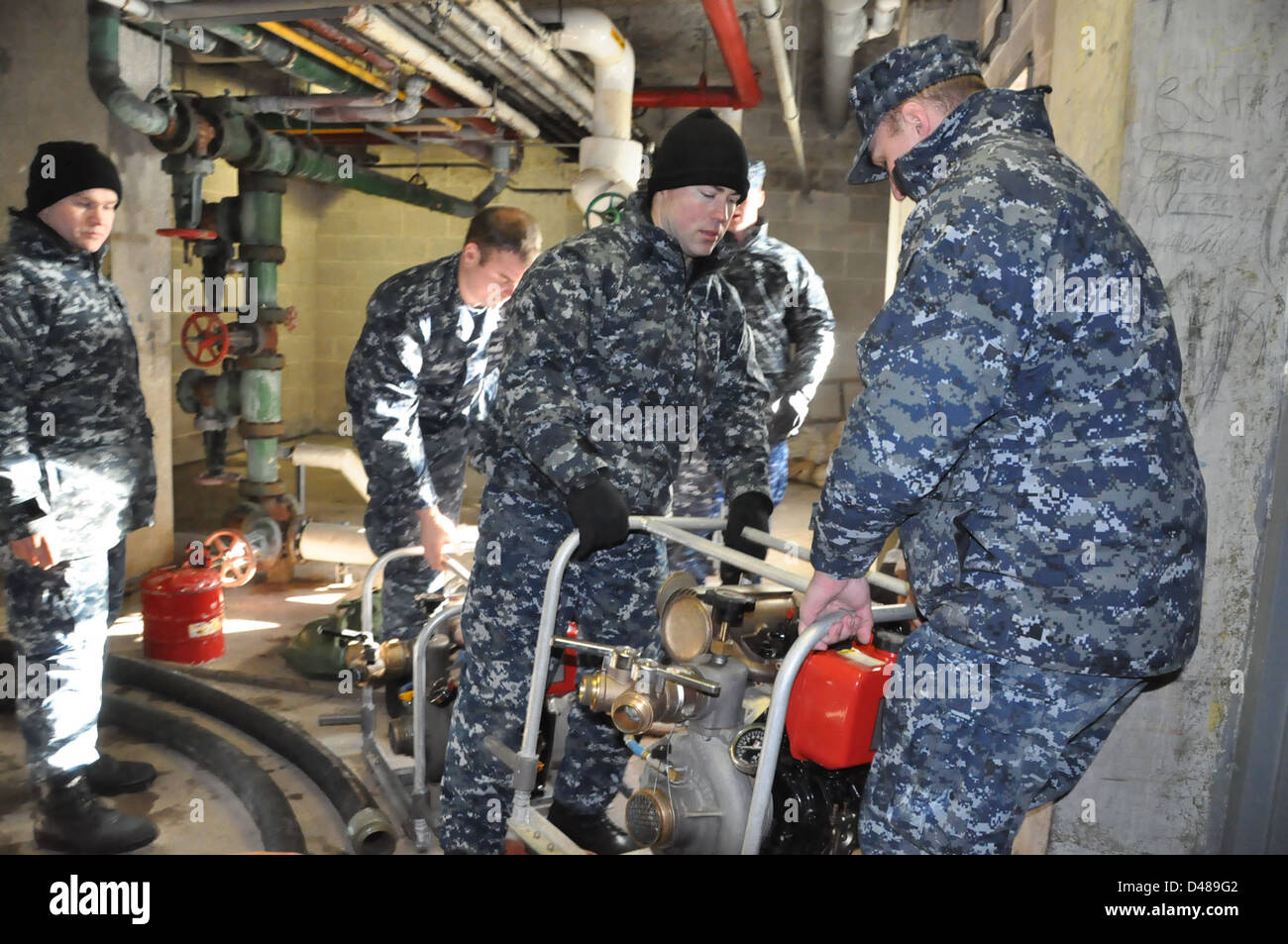 Sailors assist with Hurricane Sandy recovery efforts Stock Photo - Alamy