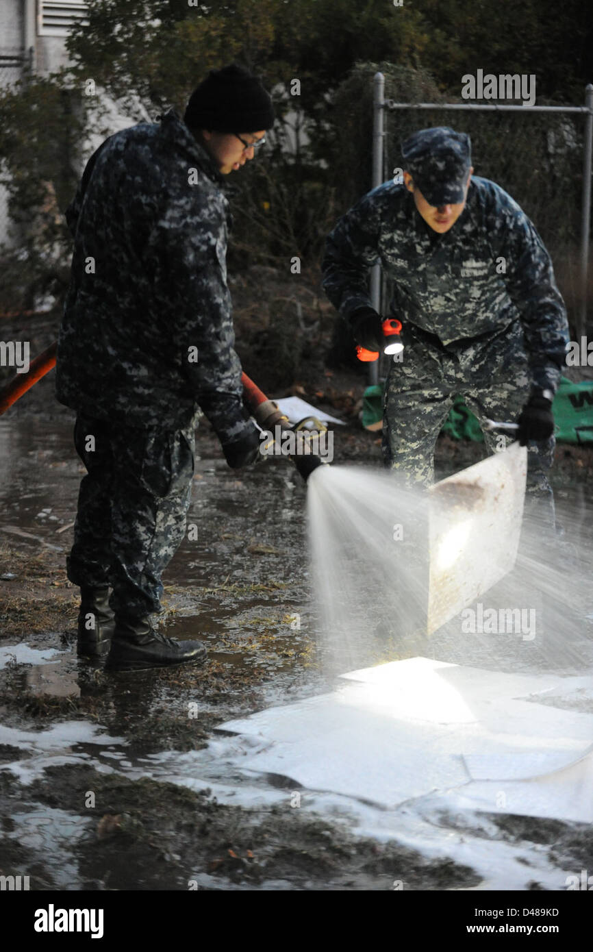 Sailors assist with Hurricane Sandy clean-up efforts in New York ...