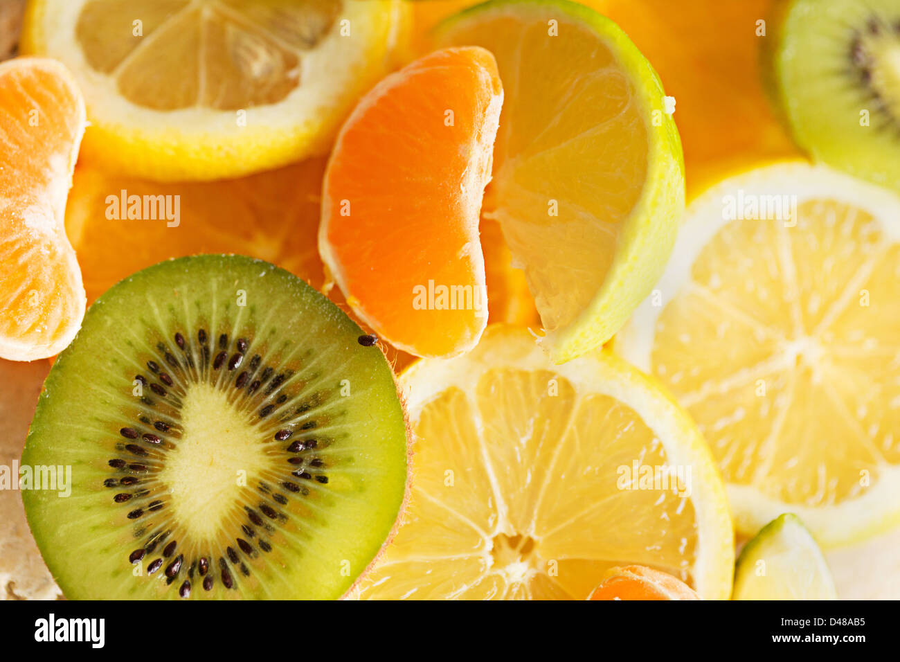 A selection of citrus fruit segments and slices Stock Photo - Alamy