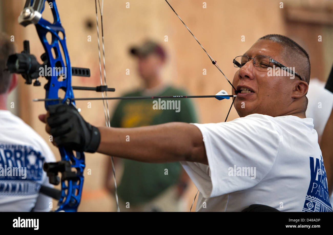 Navy arrow hi-res stock photography and images - Alamy