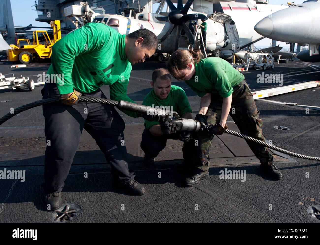 Arresting wire hi-res stock photography and images - Alamy