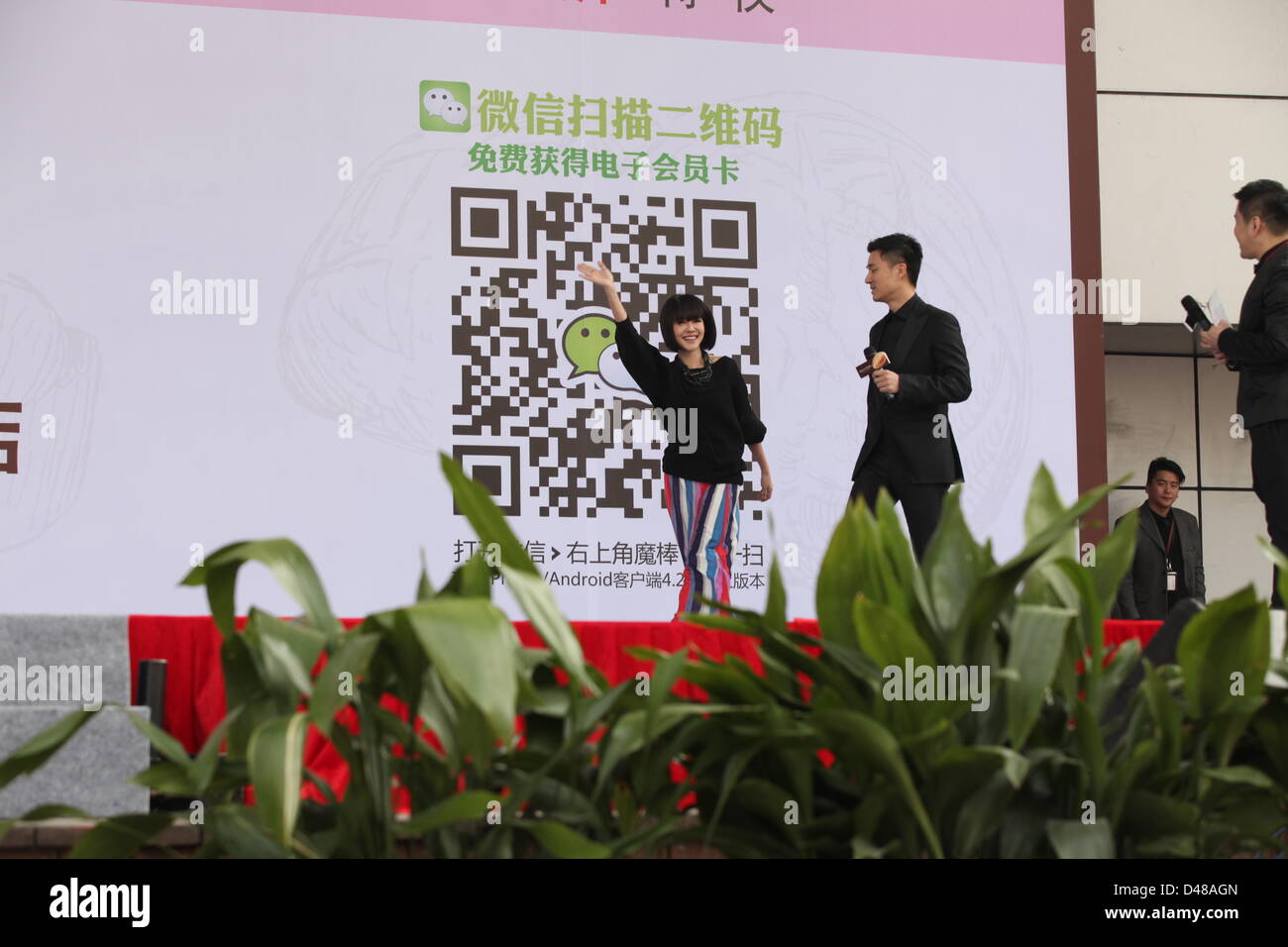 Dee Hsu attended bakery opening ceremony with her husband in Shanghai ...