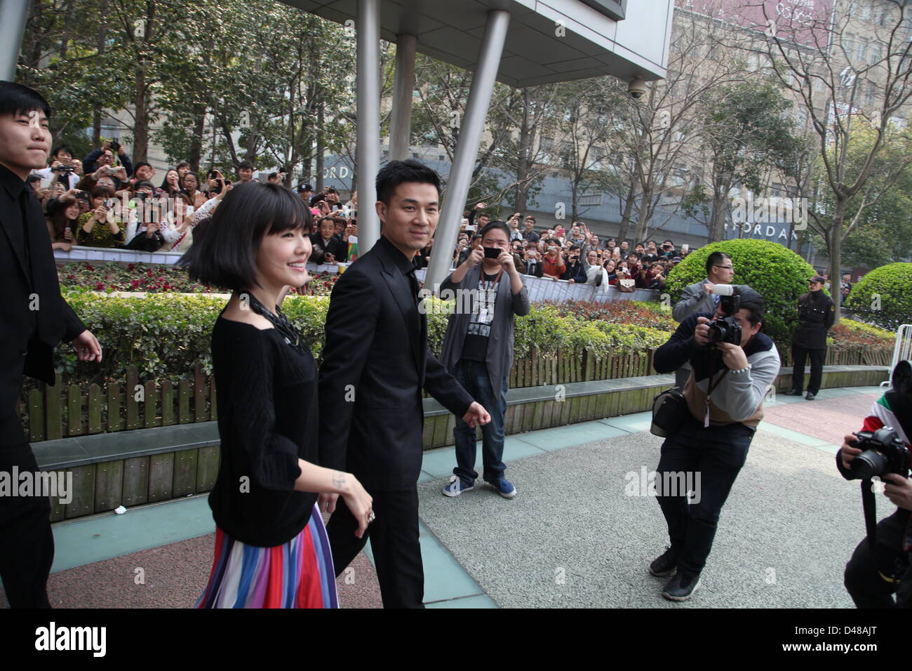 Dee Hsu attended bakery opening ceremony with her husband in Shanghai ...
