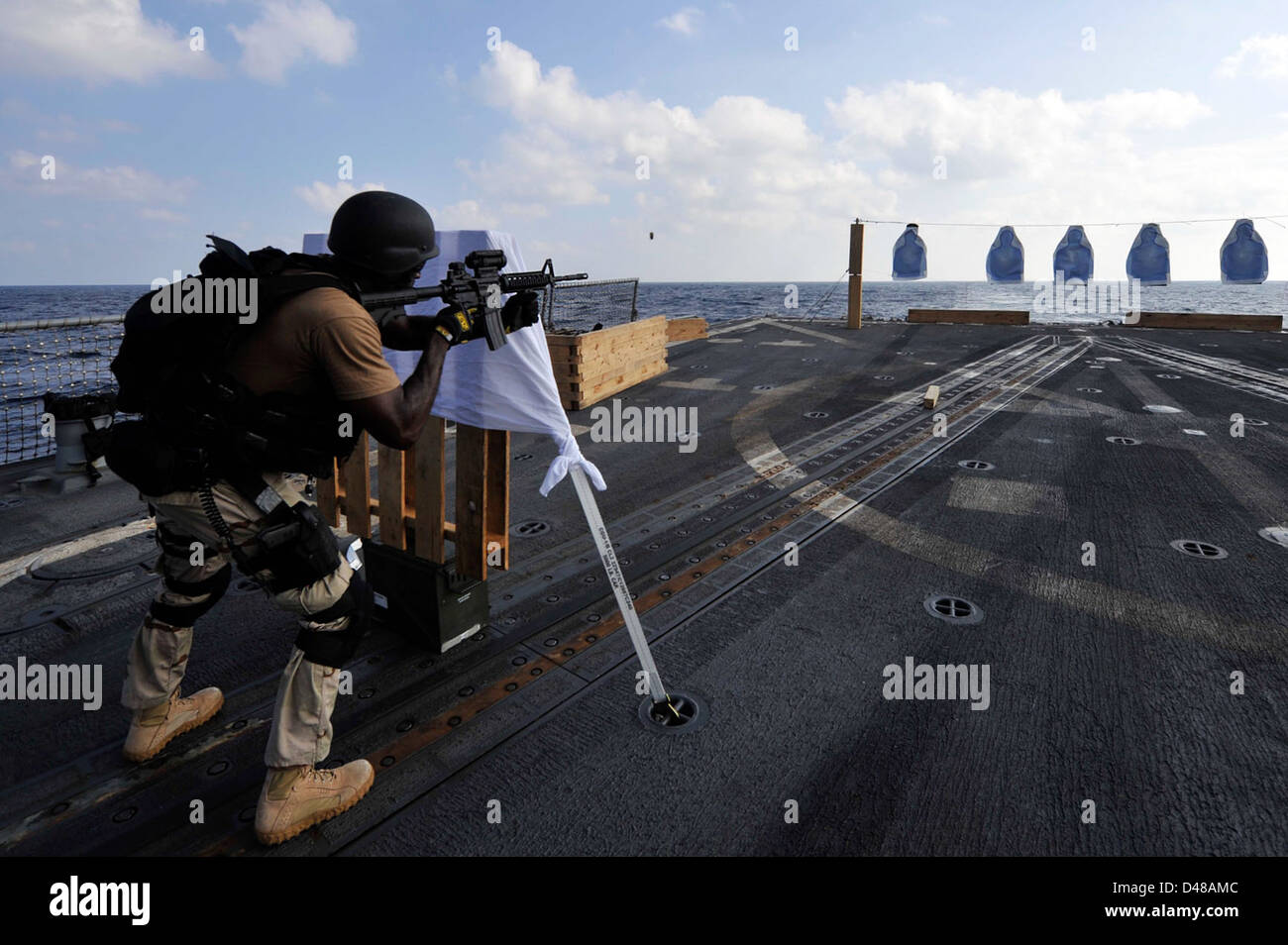 Combat marksmanship practice hi-res stock photography and images - Alamy