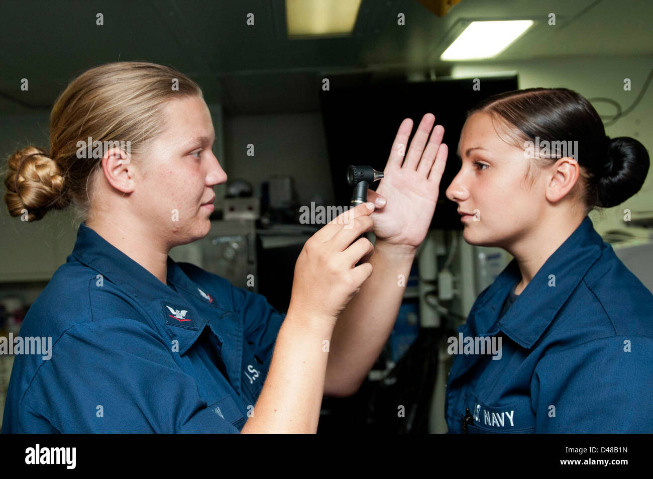 A Sailor conducts an eye exam Stock Photo - Alamy