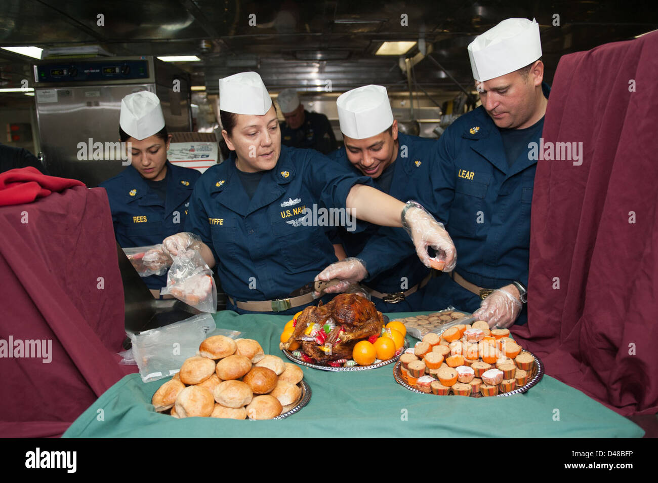 Chiefs prepare a Thanksgiving meal Stock Photo - Alamy