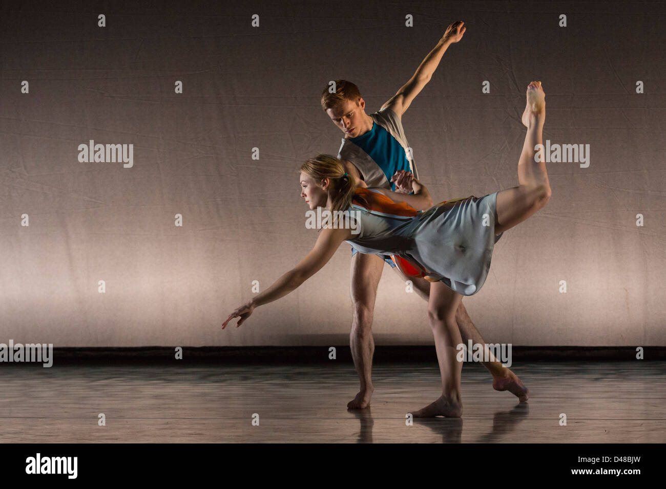 Richard Alston's latest work BUZZING ROUND THE HUNISUCCLE at the New ...