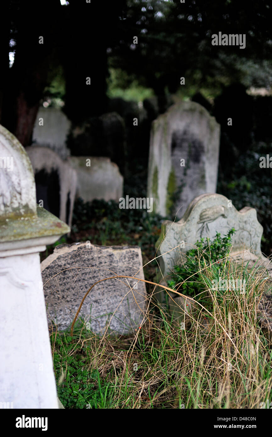 Solitary gravestones hi-res stock photography and images - Alamy