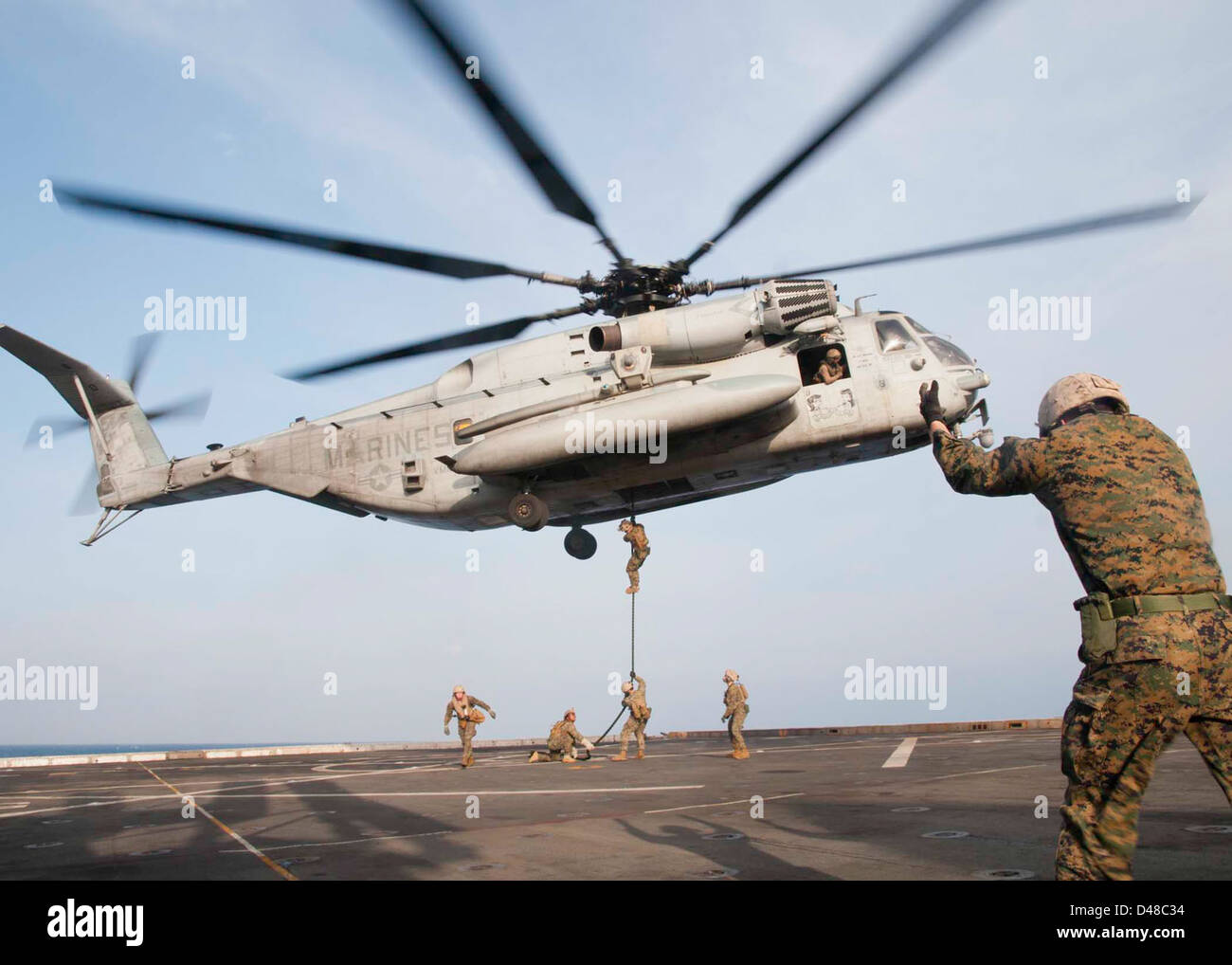 Fast roping drills hi-res stock photography and images - Alamy