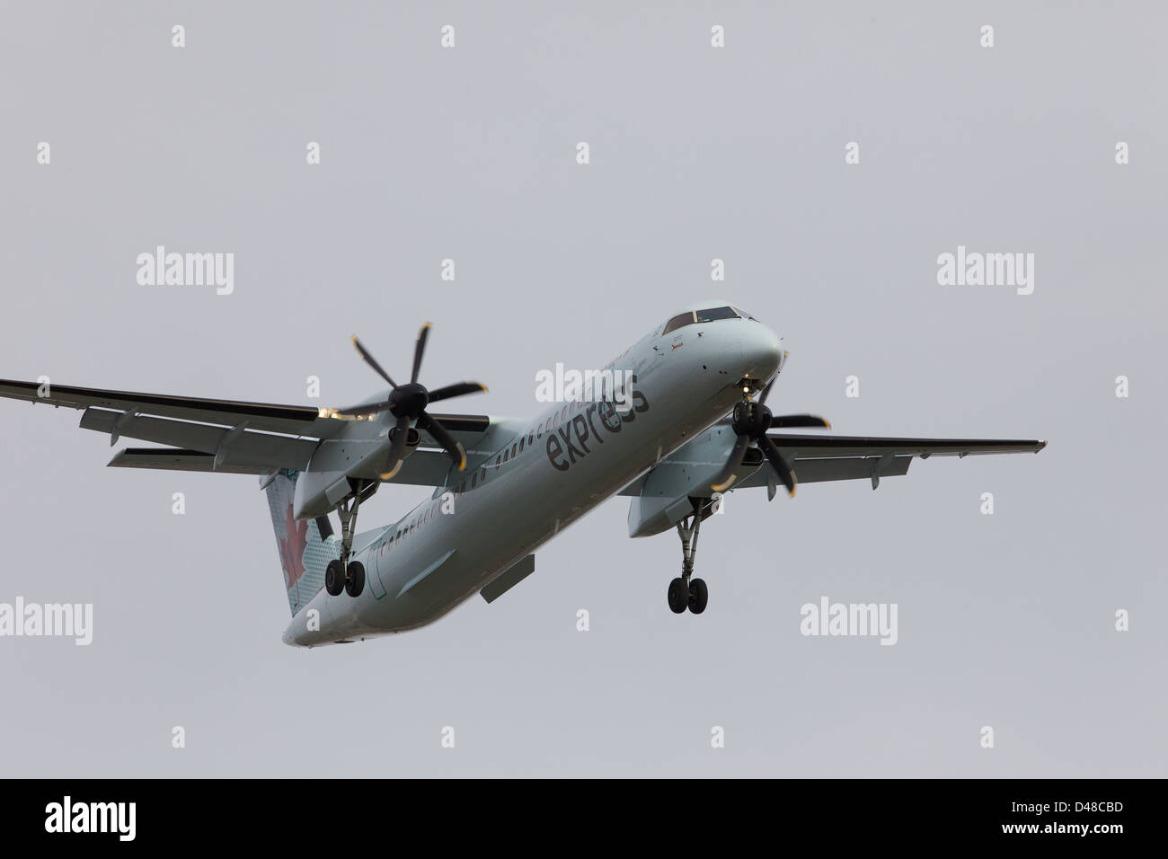 Plane Landing at Pearson Airport, Toronto, Canada Stock Photo - Alamy