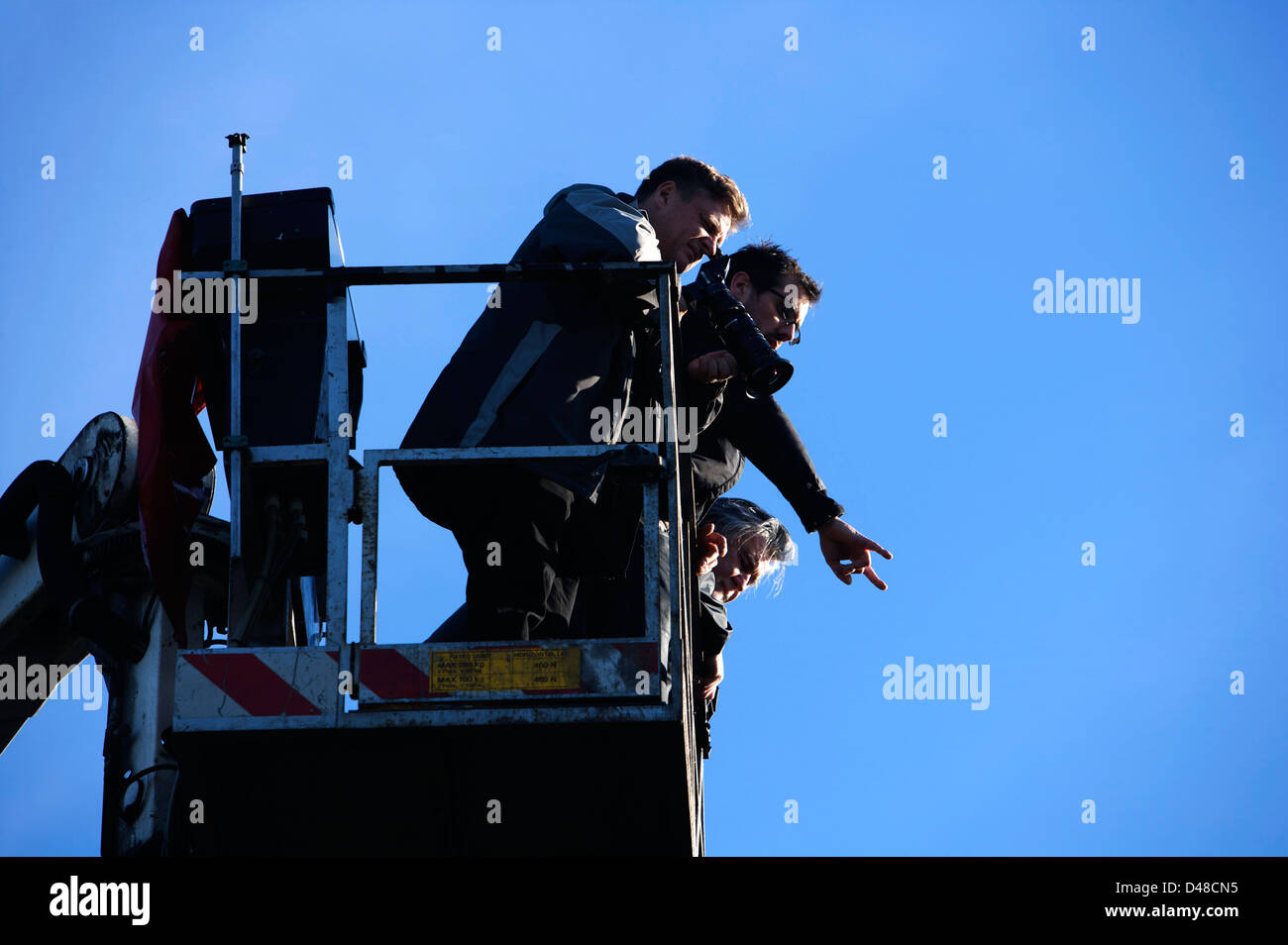 Three men in a cherry picker hi-res stock photography and images - Alamy