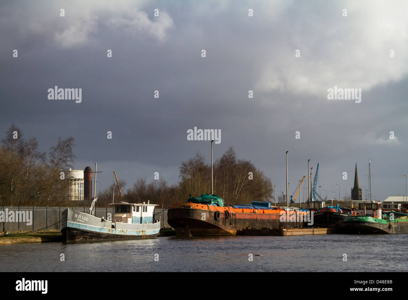 Barges on the Aire & Calder canal at Goole, East Yorkshire, UK Stock ...