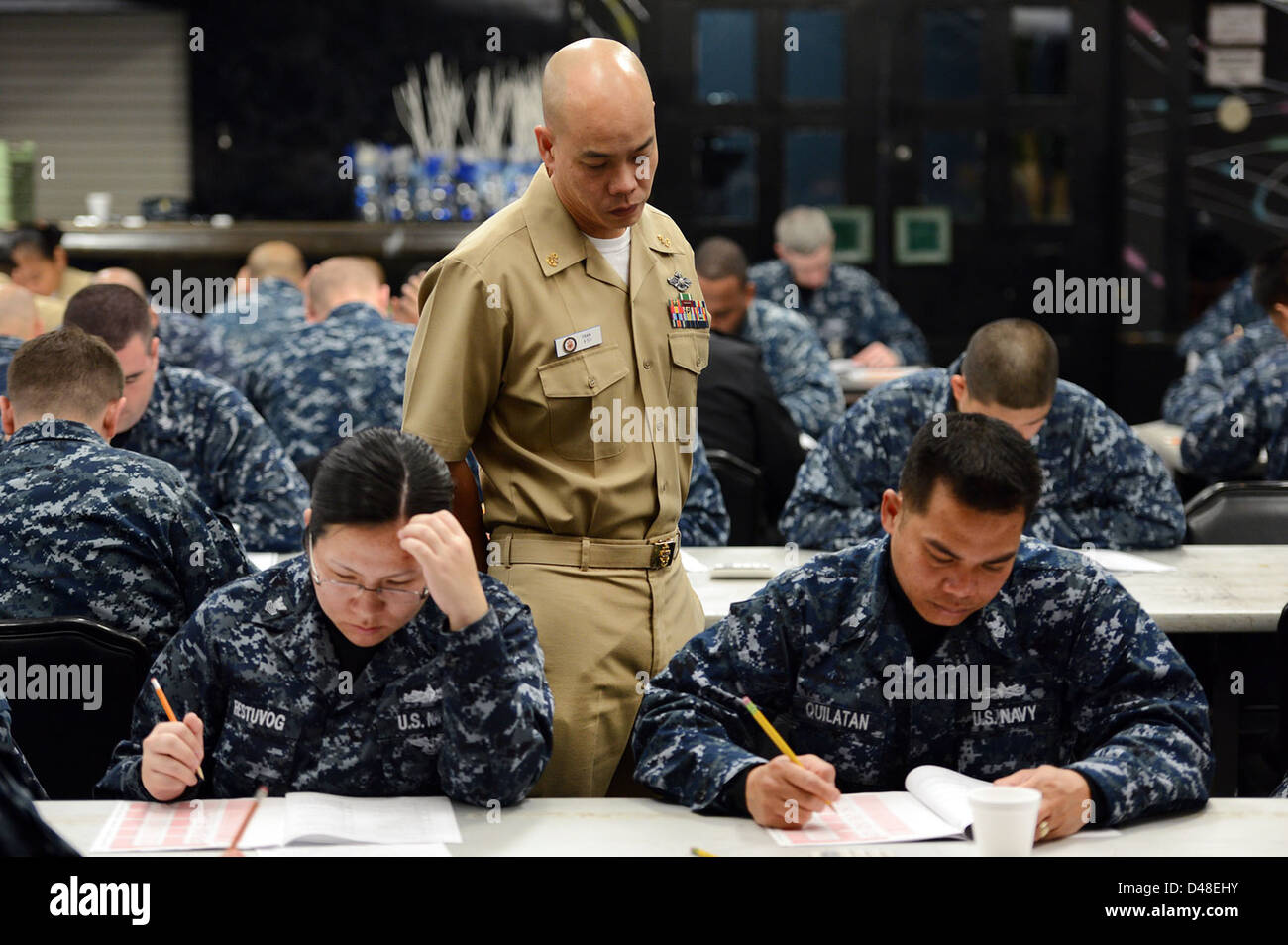 A U.S. Navy chief monitors Sailors during an advancement exam in ...