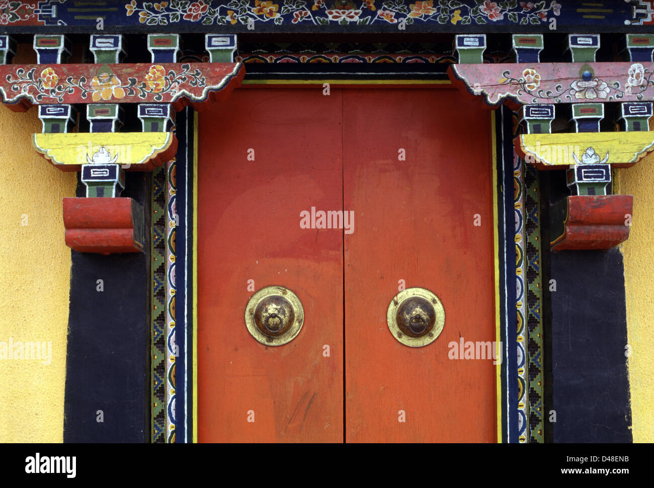Entrance gate tibetan buddhist temple hi-res stock photography and ...