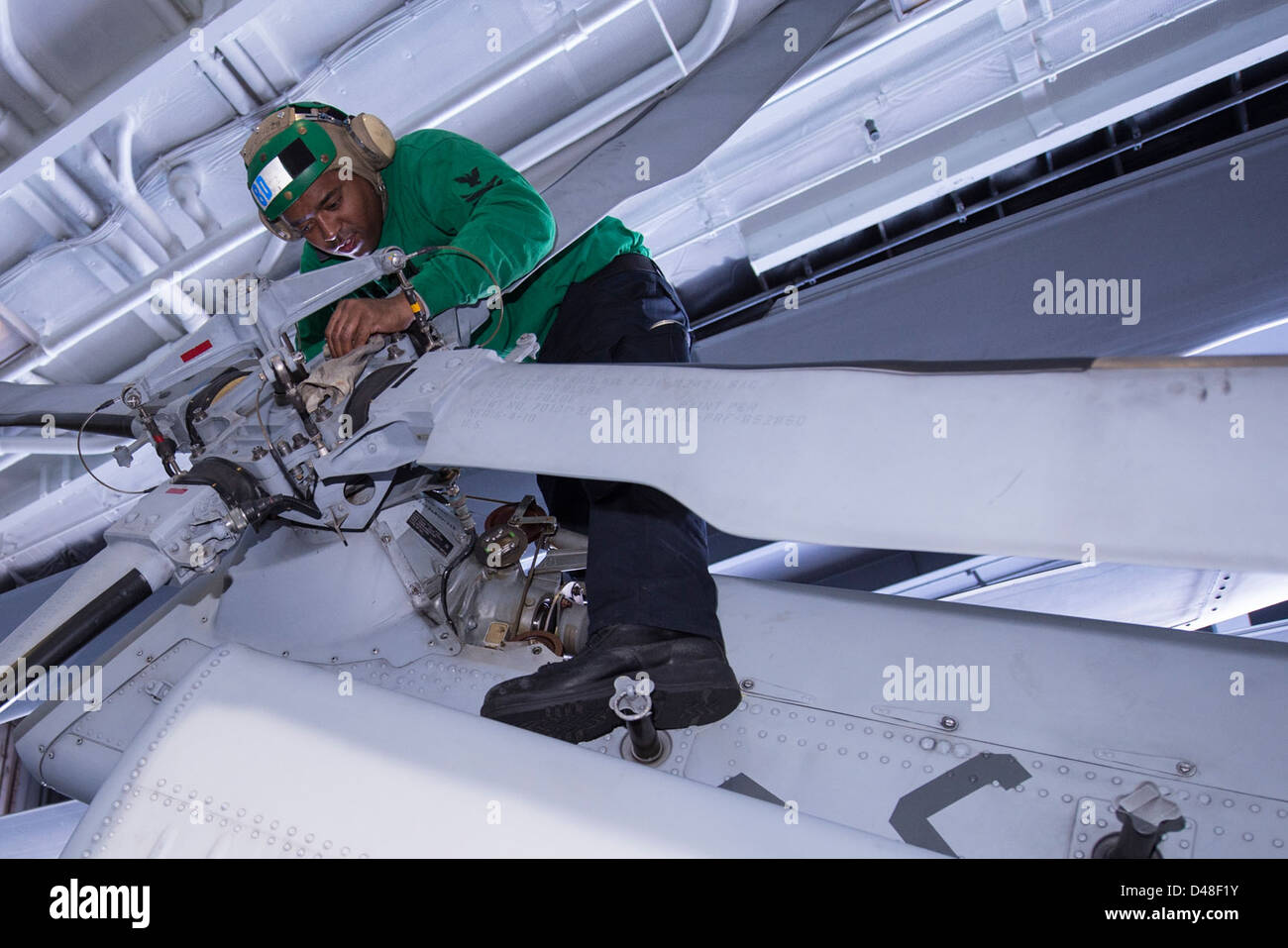 U s navy sailor inspects hi-res stock photography and images - Alamy