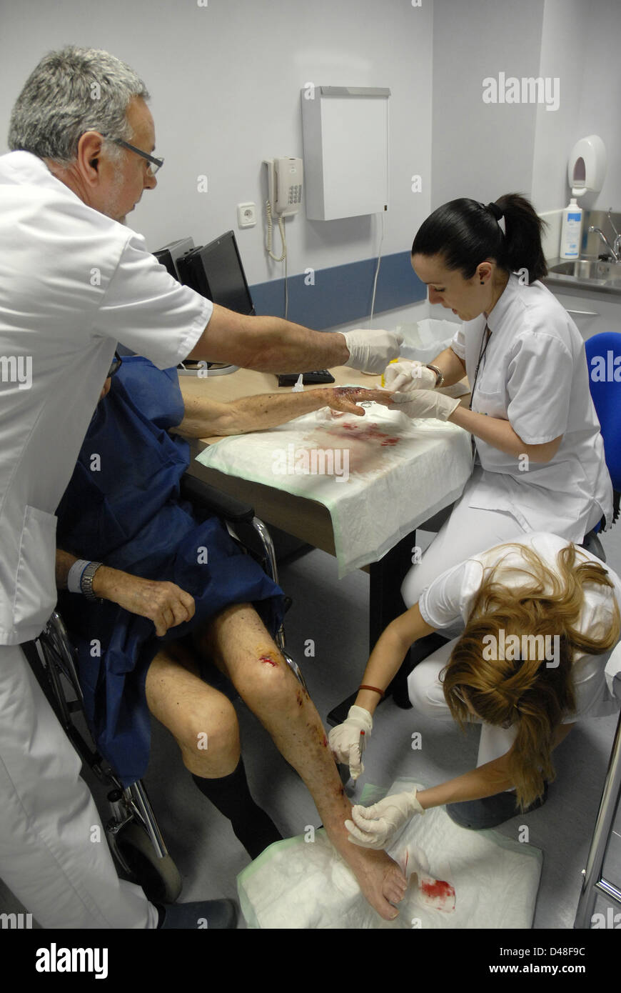 Wounded boxer hi-res stock photography and images - Alamy