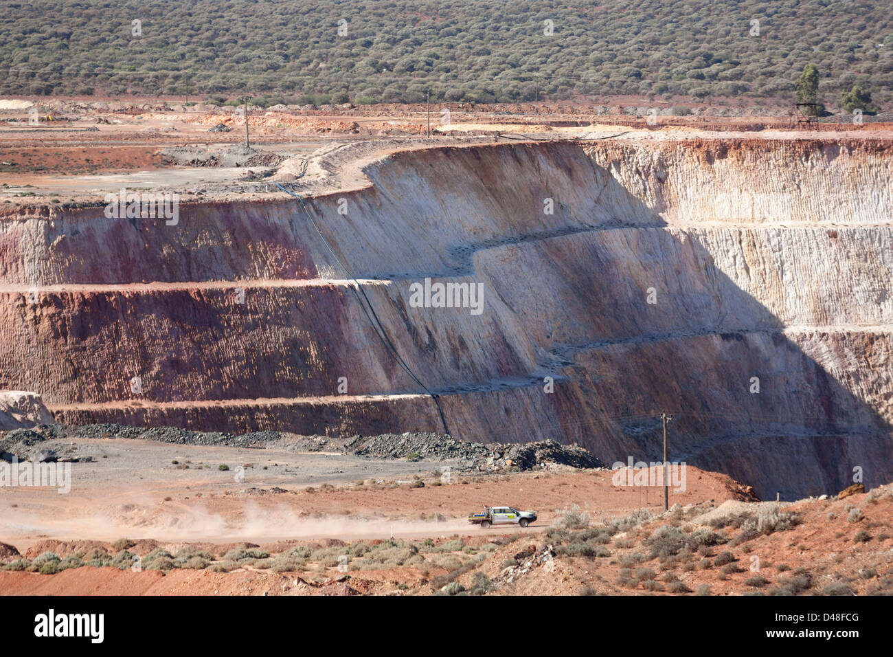 Open cut gold mine, Mount Magnet Western Australia Stock Photo - Alamy