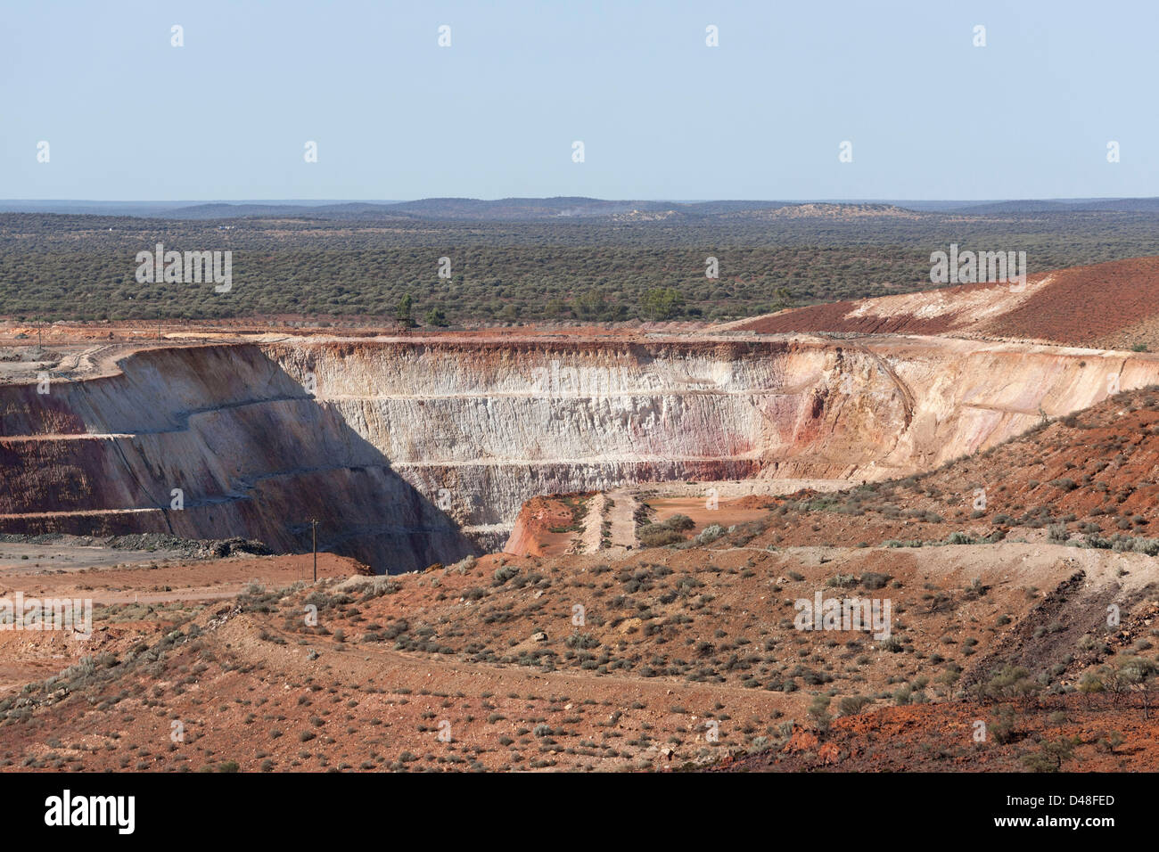 Open cut gold mine, Mount Magnet Western Australia Stock Photo - Alamy