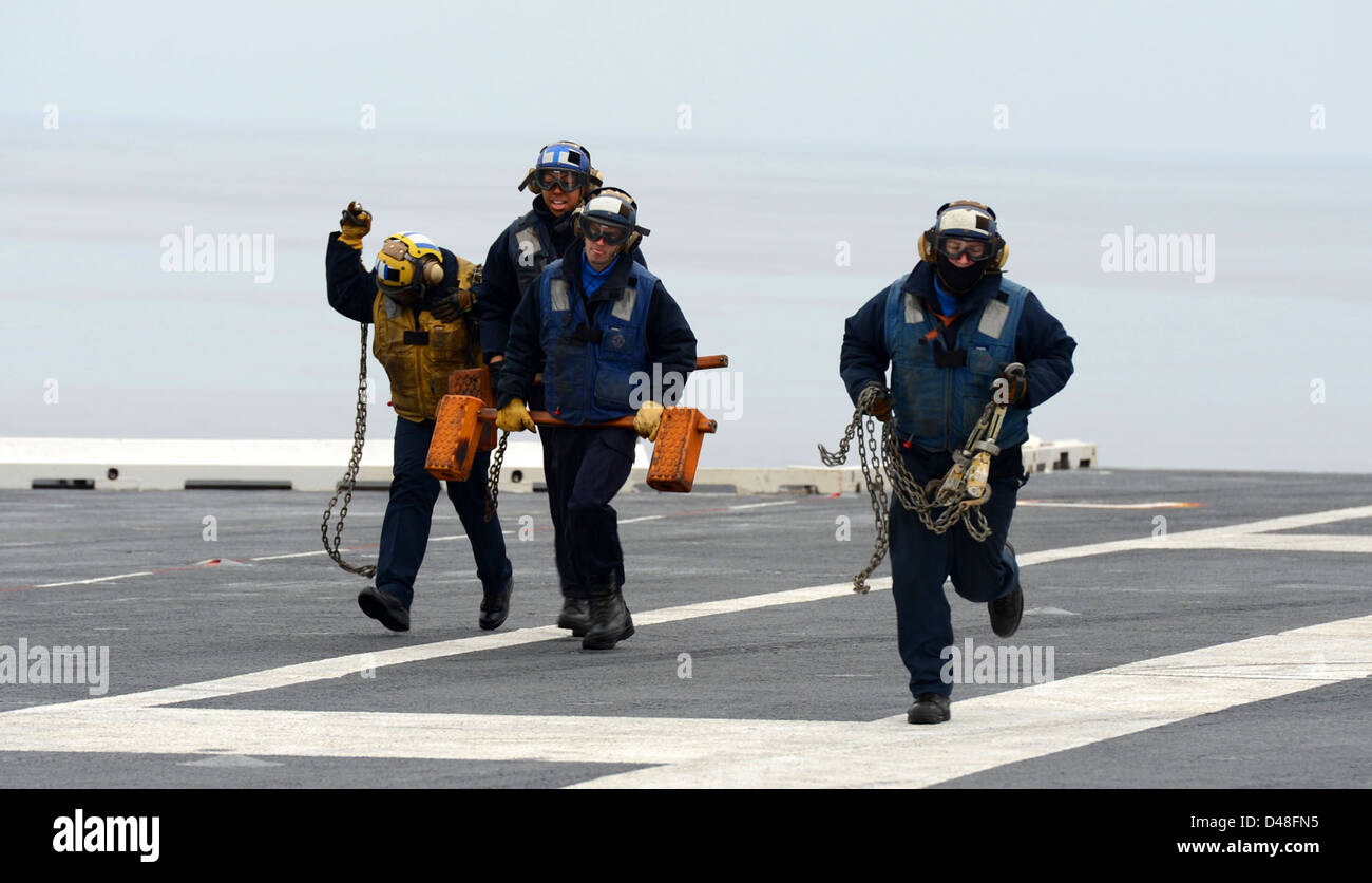 Aircraft chocks hi-res stock photography and images - Alamy