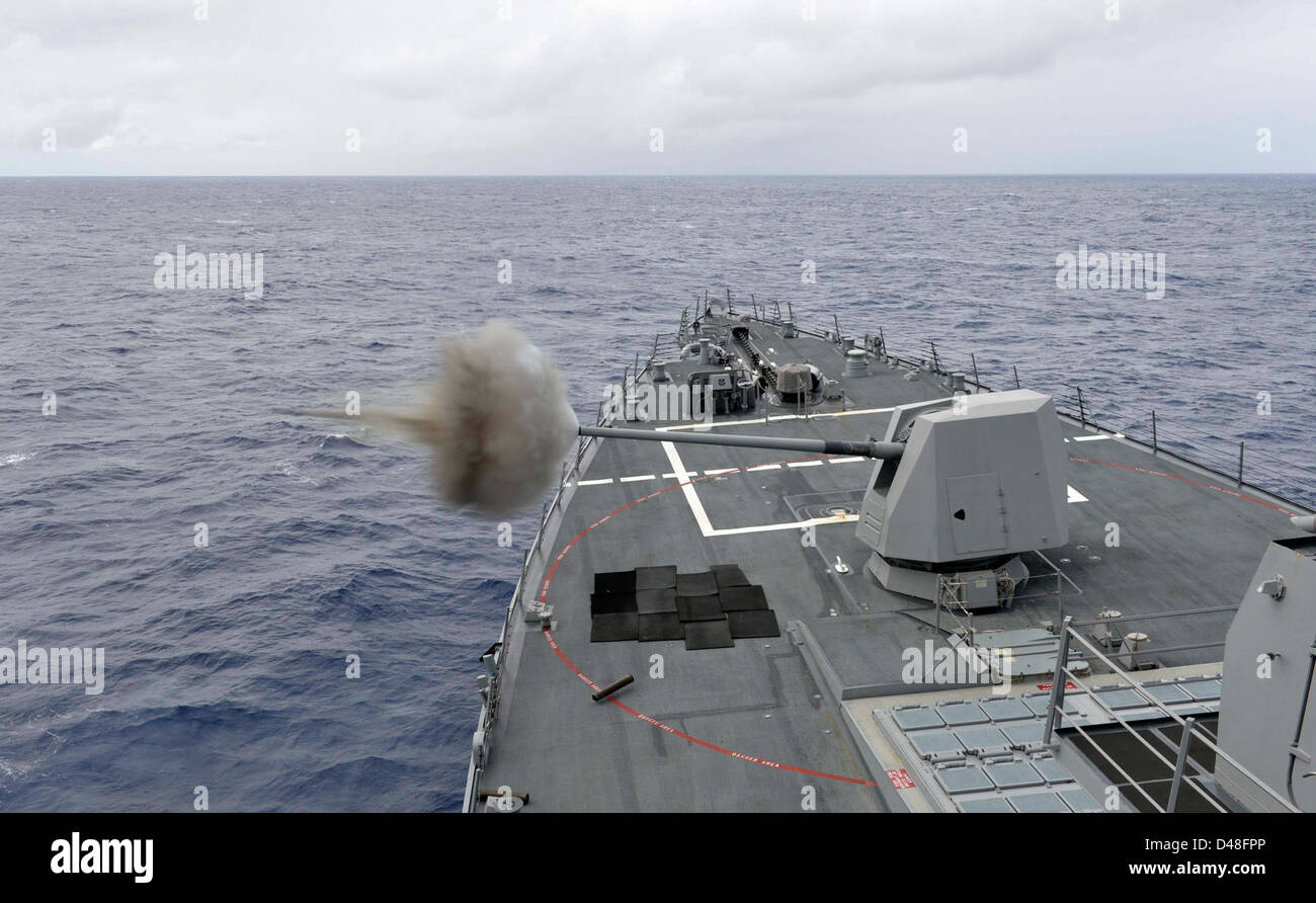 Uss william p lawrence ddg 110 hi-res stock photography and images - Alamy