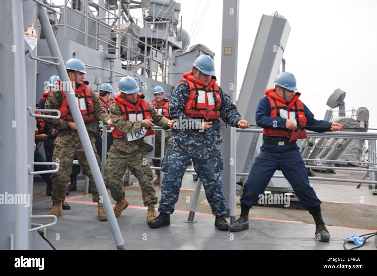 U s marines work together hi-res stock photography and images - Alamy
