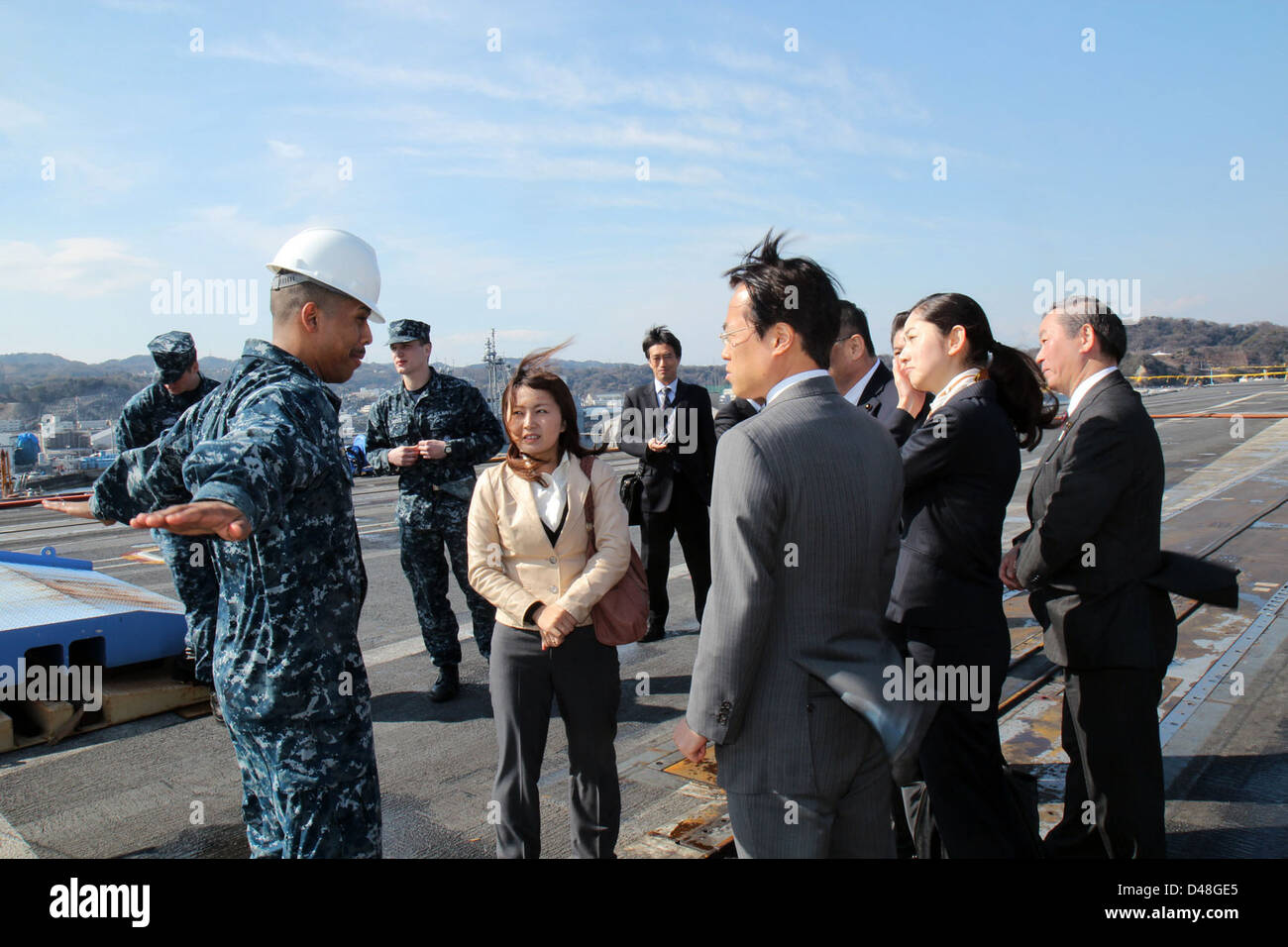 Guests tour USS George Washington in Japan Stock Photo - Alamy
