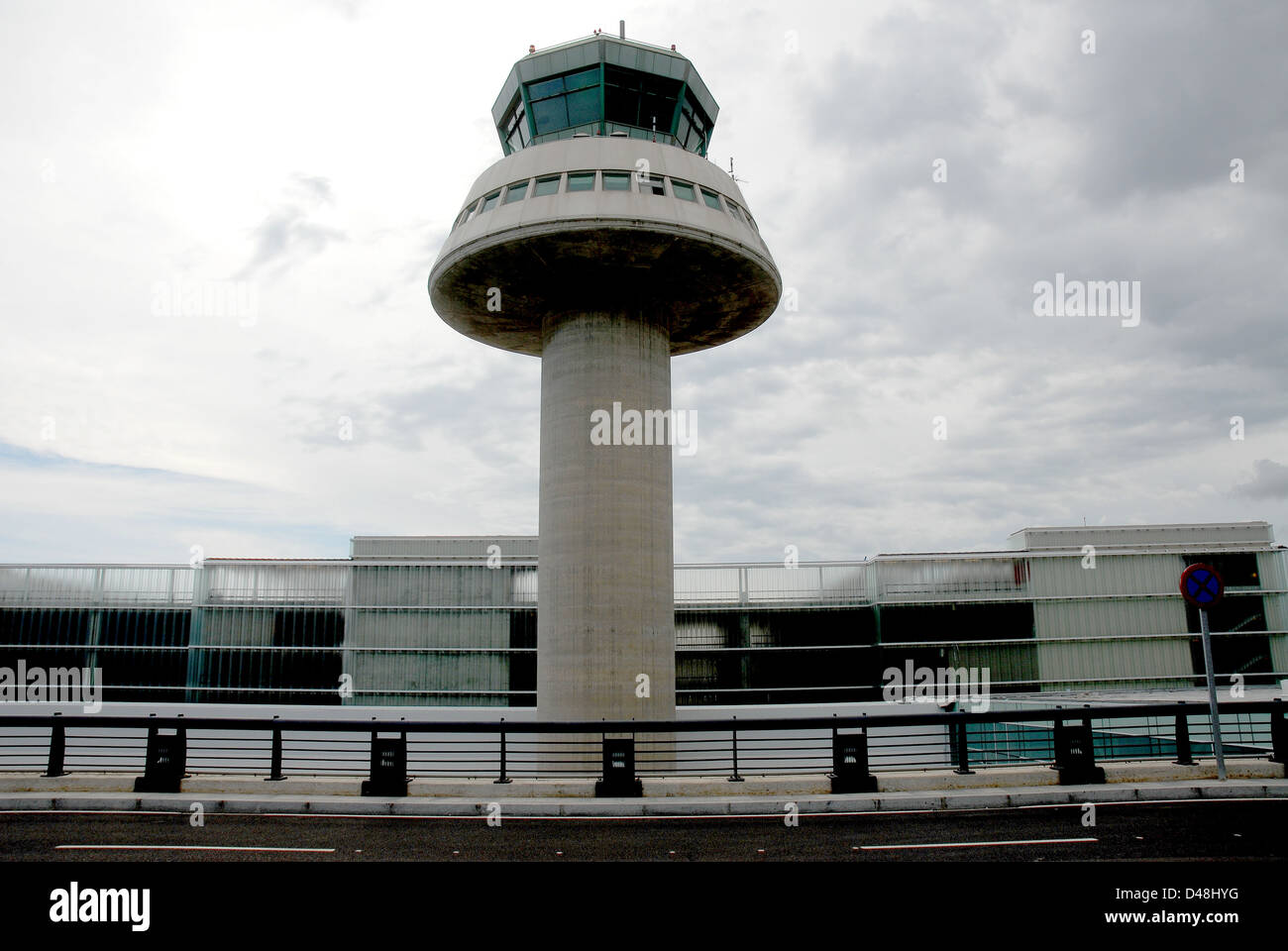 control tower new Barcelona airport terminal; control tower new ...