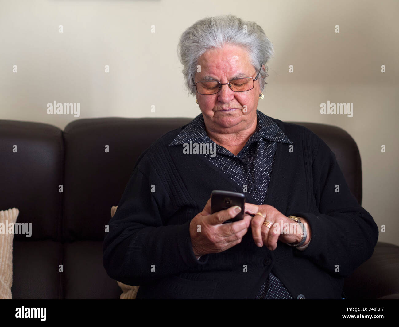 Elderly old lady texting message hi-res stock photography and images ...