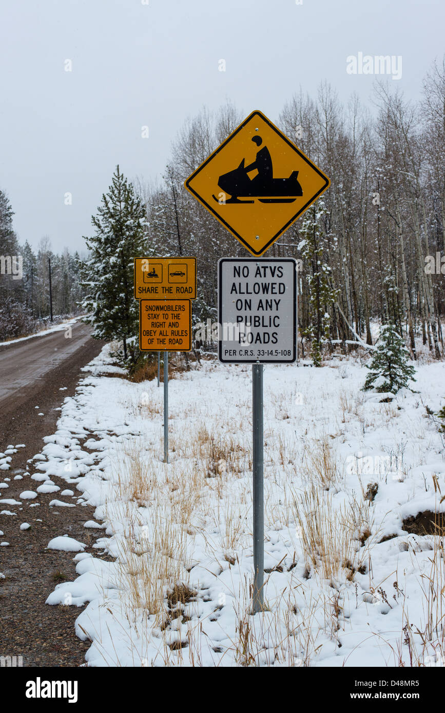 Snowmobile warning sign hi-res stock photography and images - Alamy
