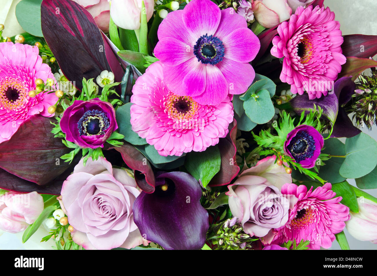 Mix flowers bouquet hi-res stock photography and images - Alamy