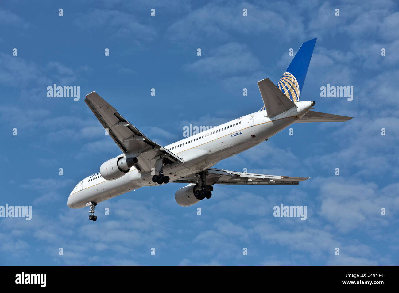 Boeing 757 aircraft jet engine hi-res stock photography and images - Alamy