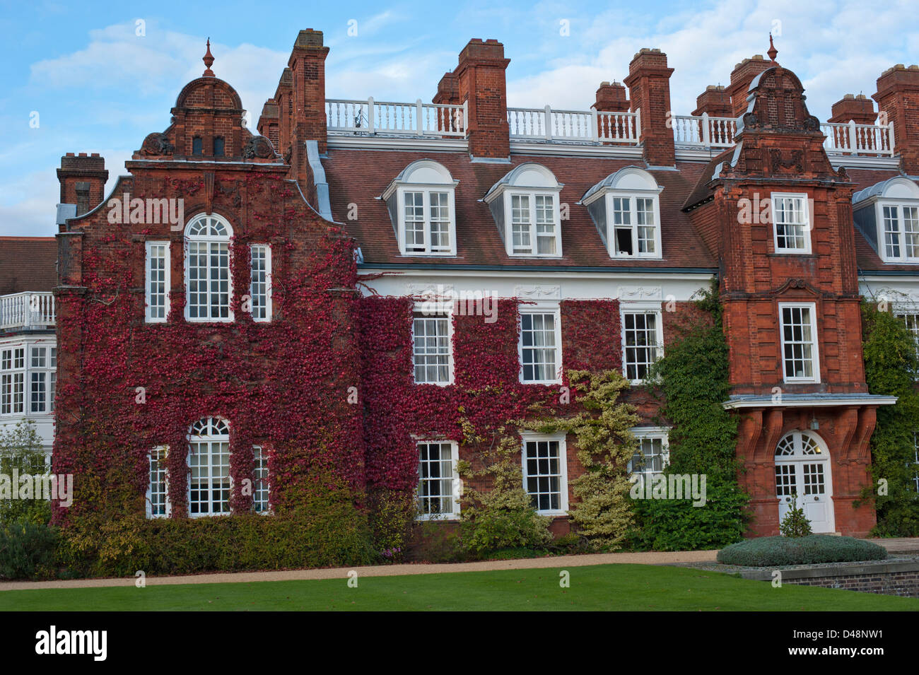 The inner yard of Newnham College, Cambridge, UK Stock Photo - Alamy