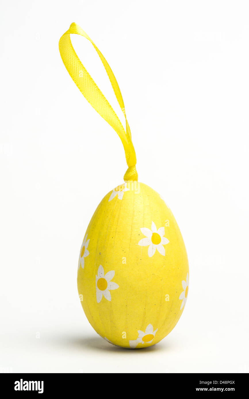 Yellow easter egg Stock Photo - Alamy
