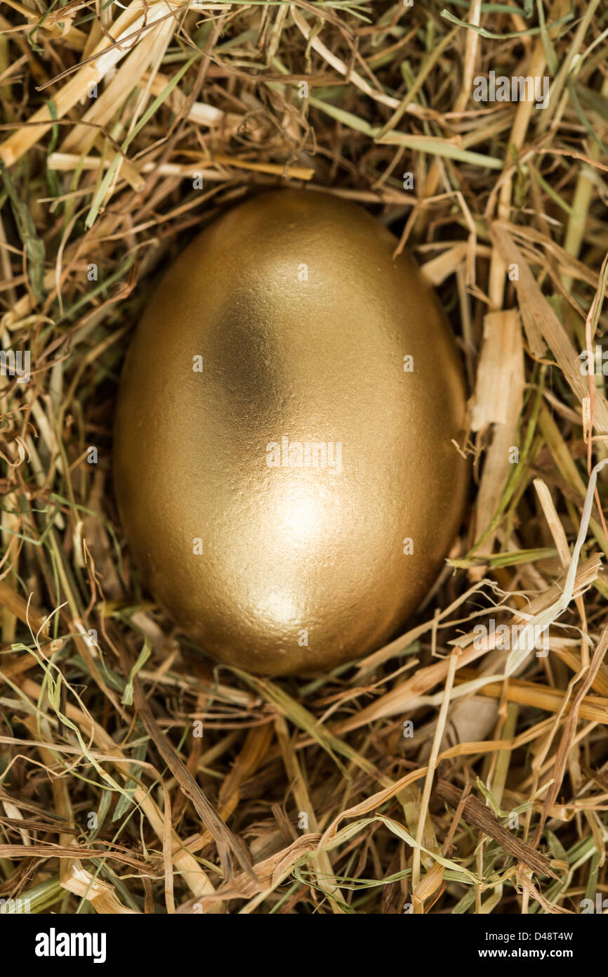 Gold egg hi-res stock photography and images - Alamy