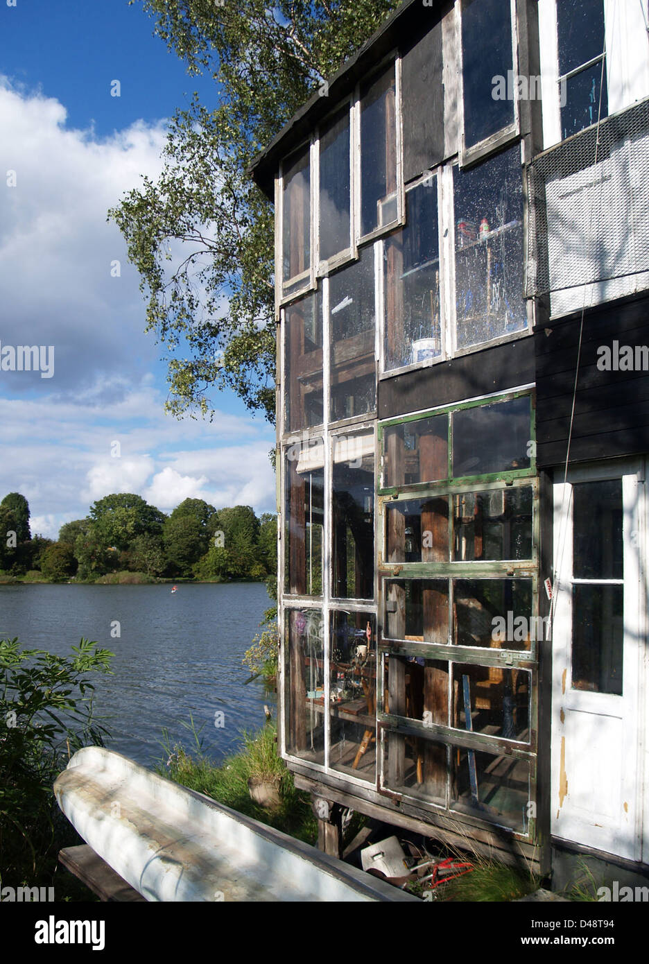 Recycled materials modern building hi-res stock photography and images ...