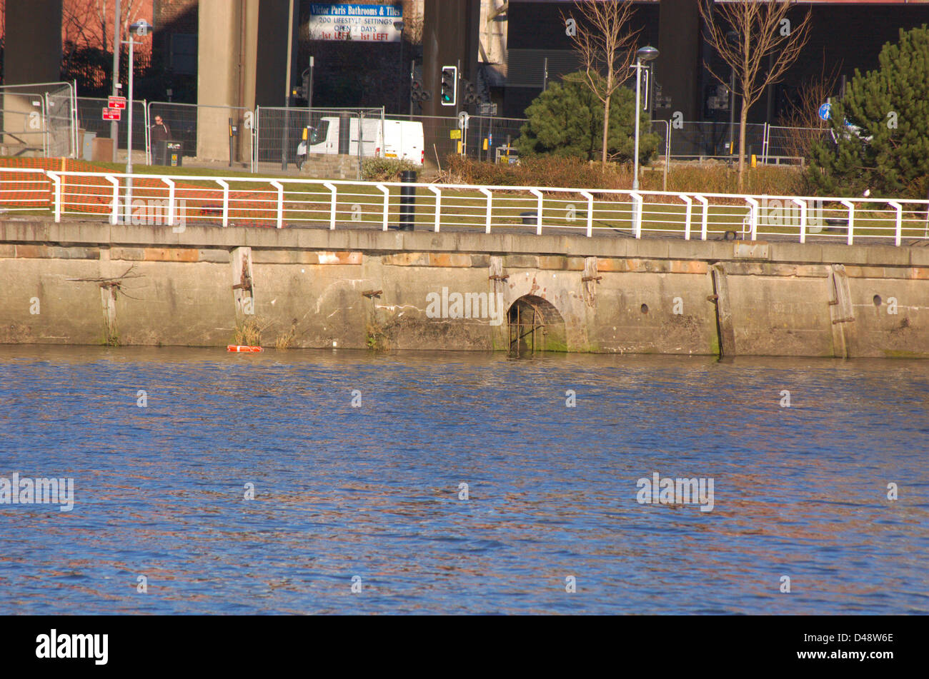 Harbour quay wall fender hi-res stock photography and images - Alamy