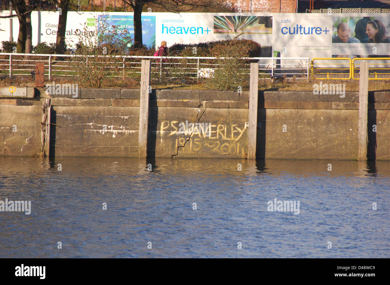 Harbour quay wall fender hi-res stock photography and images - Alamy