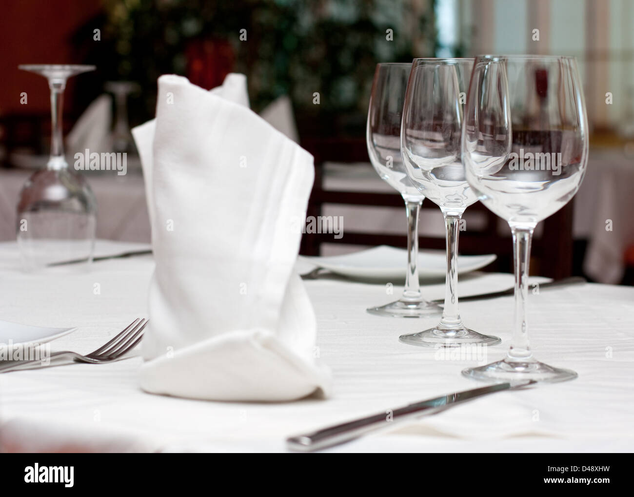 Restaurant table setting Stock Photo - Alamy