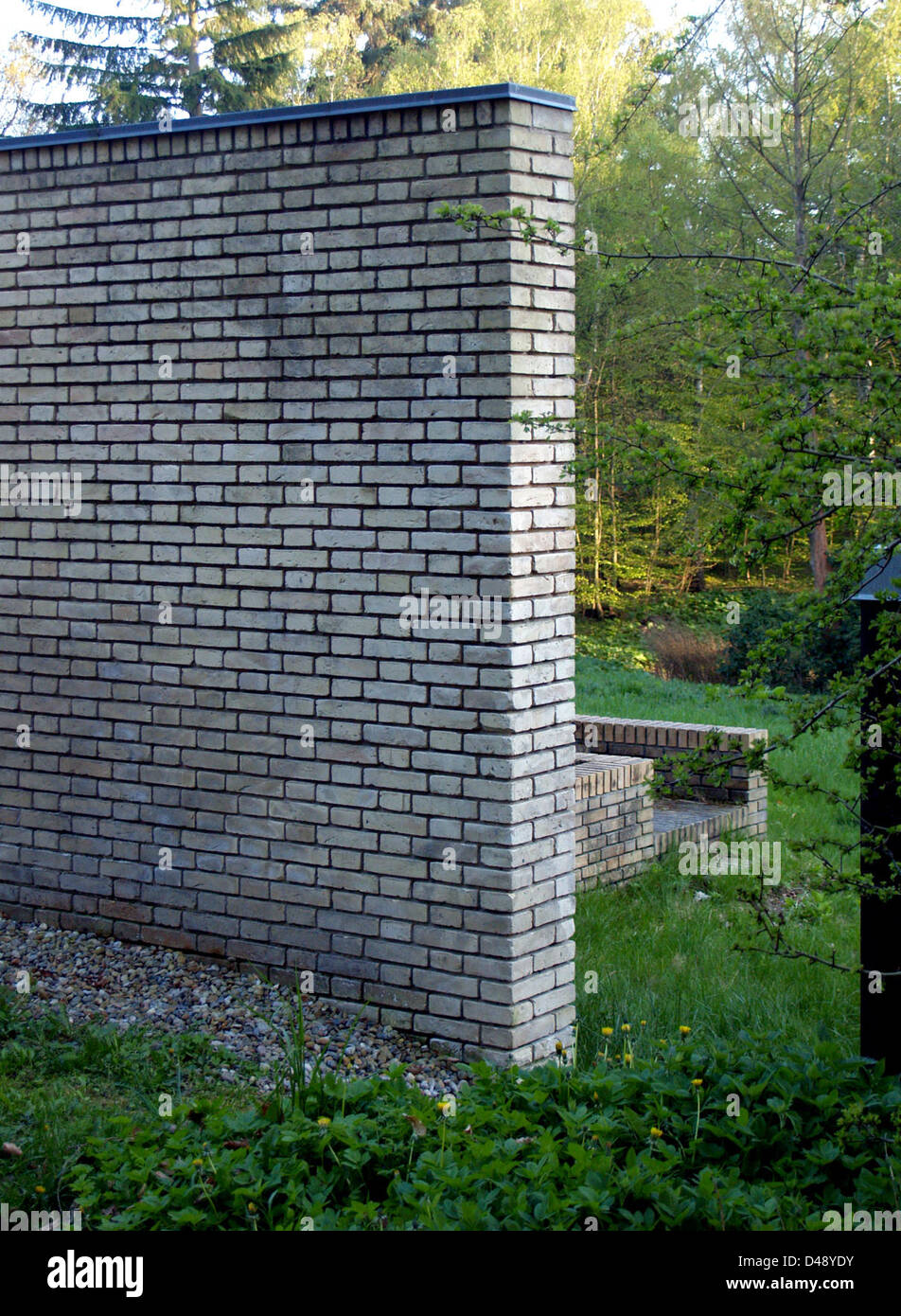 Jørn Utzon's own house in Hellebæk, built between 1950-1952, reflects ...