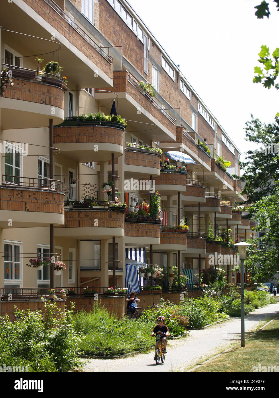 Hugo Haring’s design for Siemensstadt housing in Berlin, built in 1929 ...