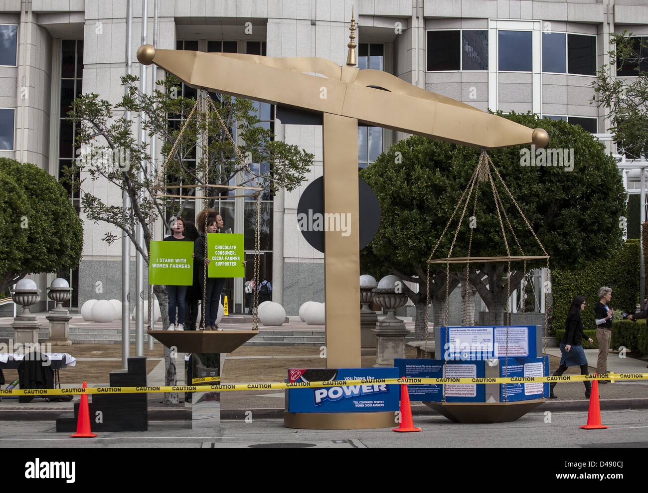 15 foot tall statue hi-res stock photography and images - Alamy