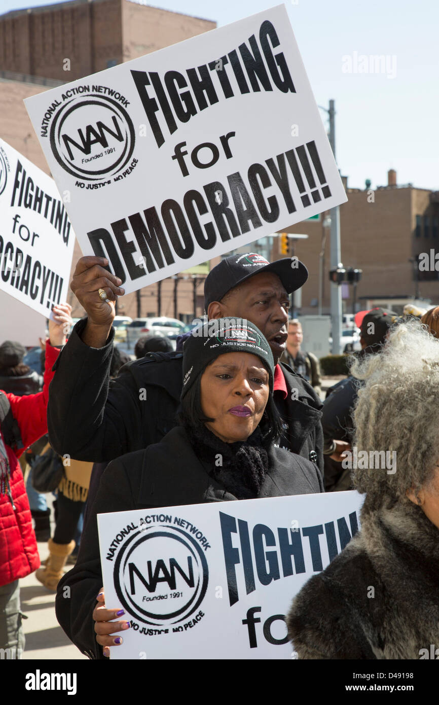 Detroit, Michigan. Detroit residents picket the Detroit Athletic Club ...