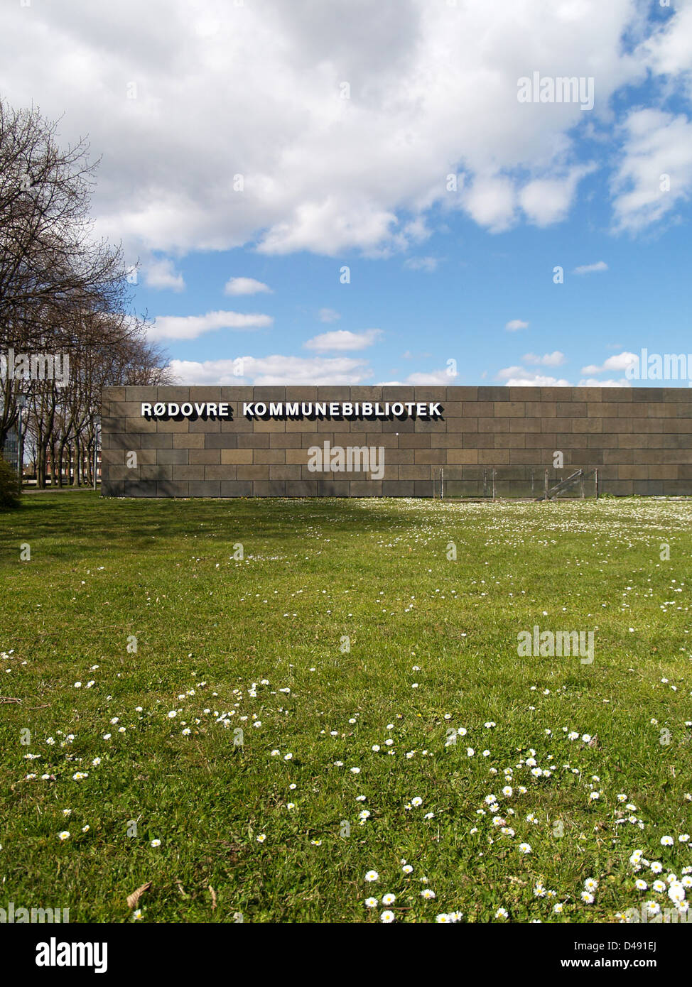Arne Jacobsen's design for Rødovre Library, built between 1961 and 1969 ...