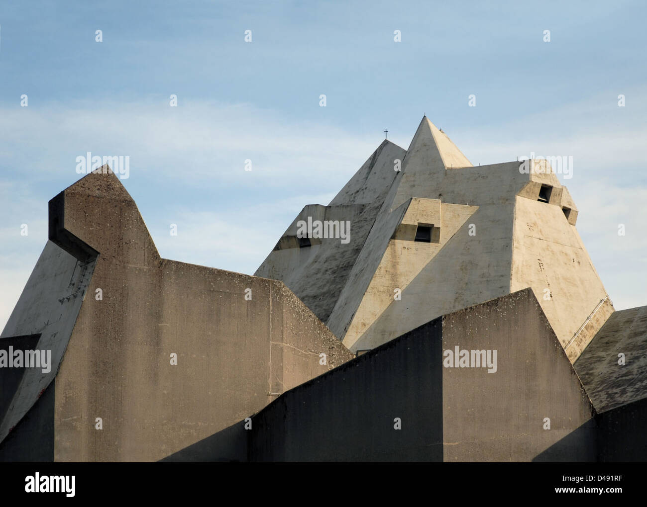 Distinctive angular architecture hi-res stock photography and images ...