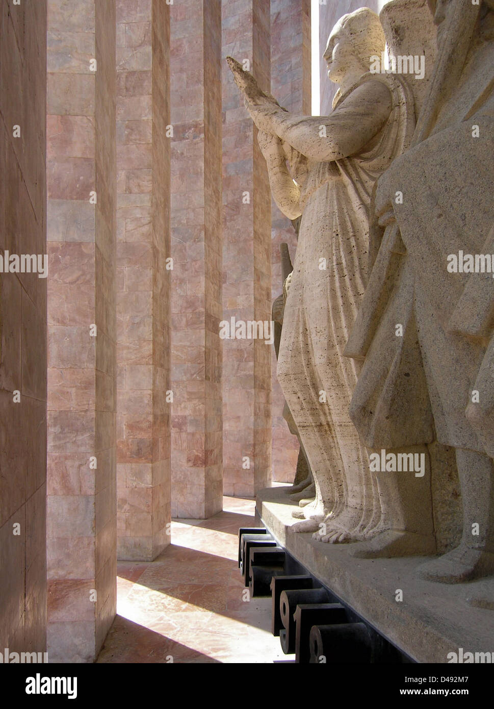 This architectural project in Sicily, Italy, showcases the modernist ...