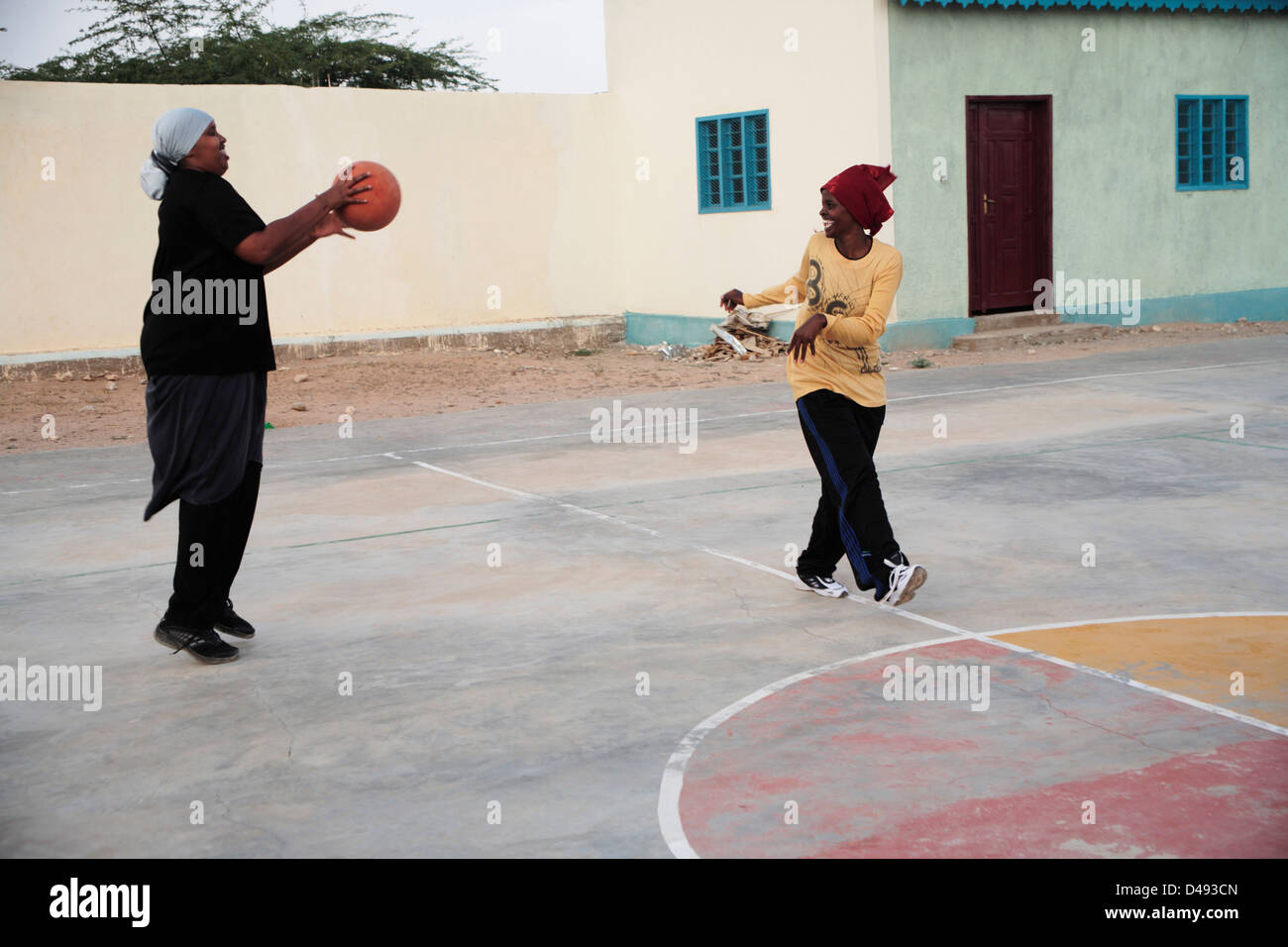 Somali womens basketball practice hi-res stock photography and images ...