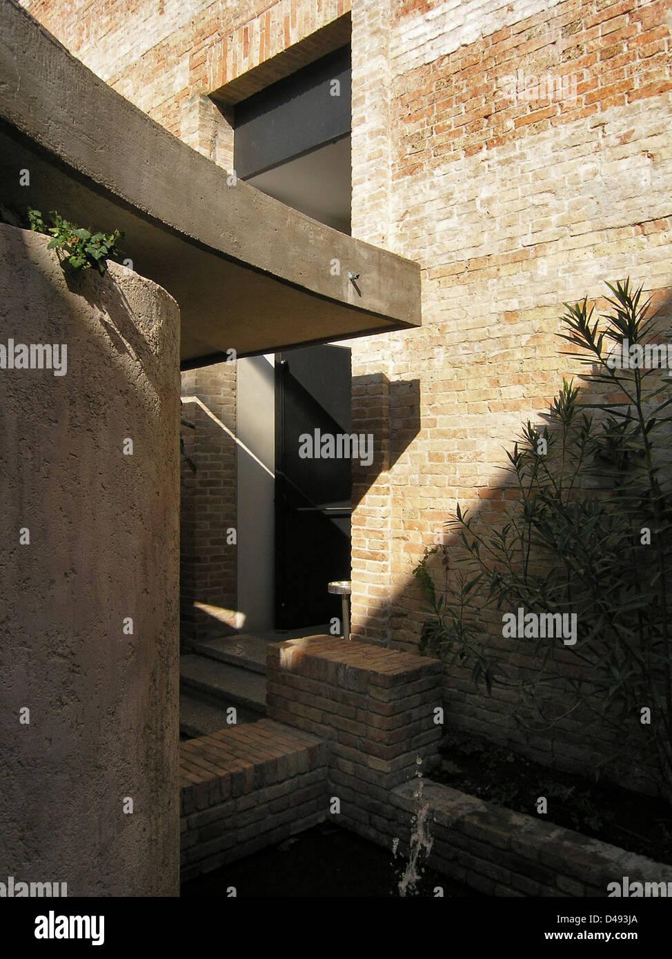 Carlo Scarpa's Biennale Sculpture Space in Venice, completed in 1952 ...